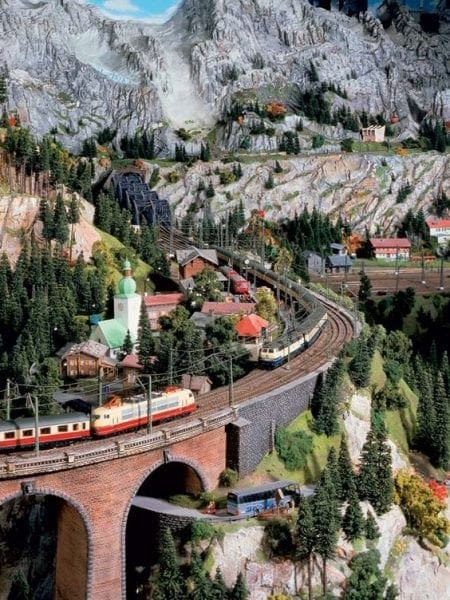 Top 7 Awe Inspiring Model Train Photos - Model Train Books