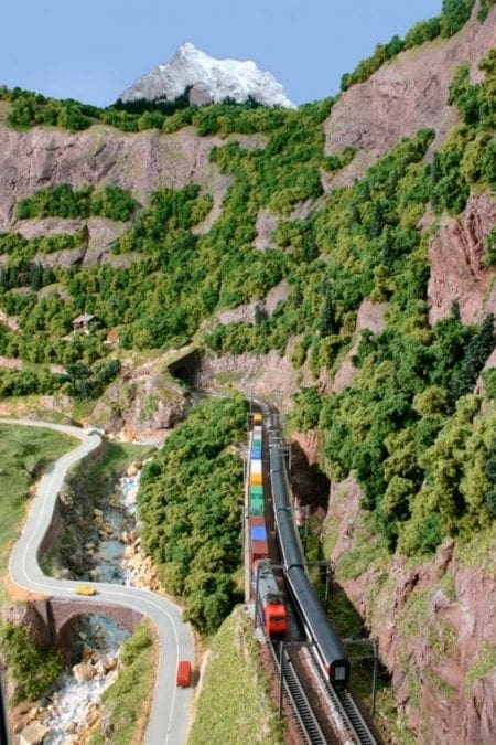 Top 7 Awe Inspiring Model Train Photos - Model Train Books